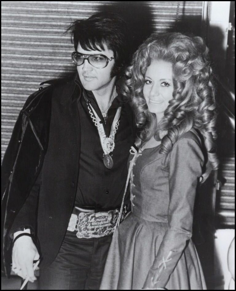 Biografie Elvis Presley | Elvis Presley Verzameling